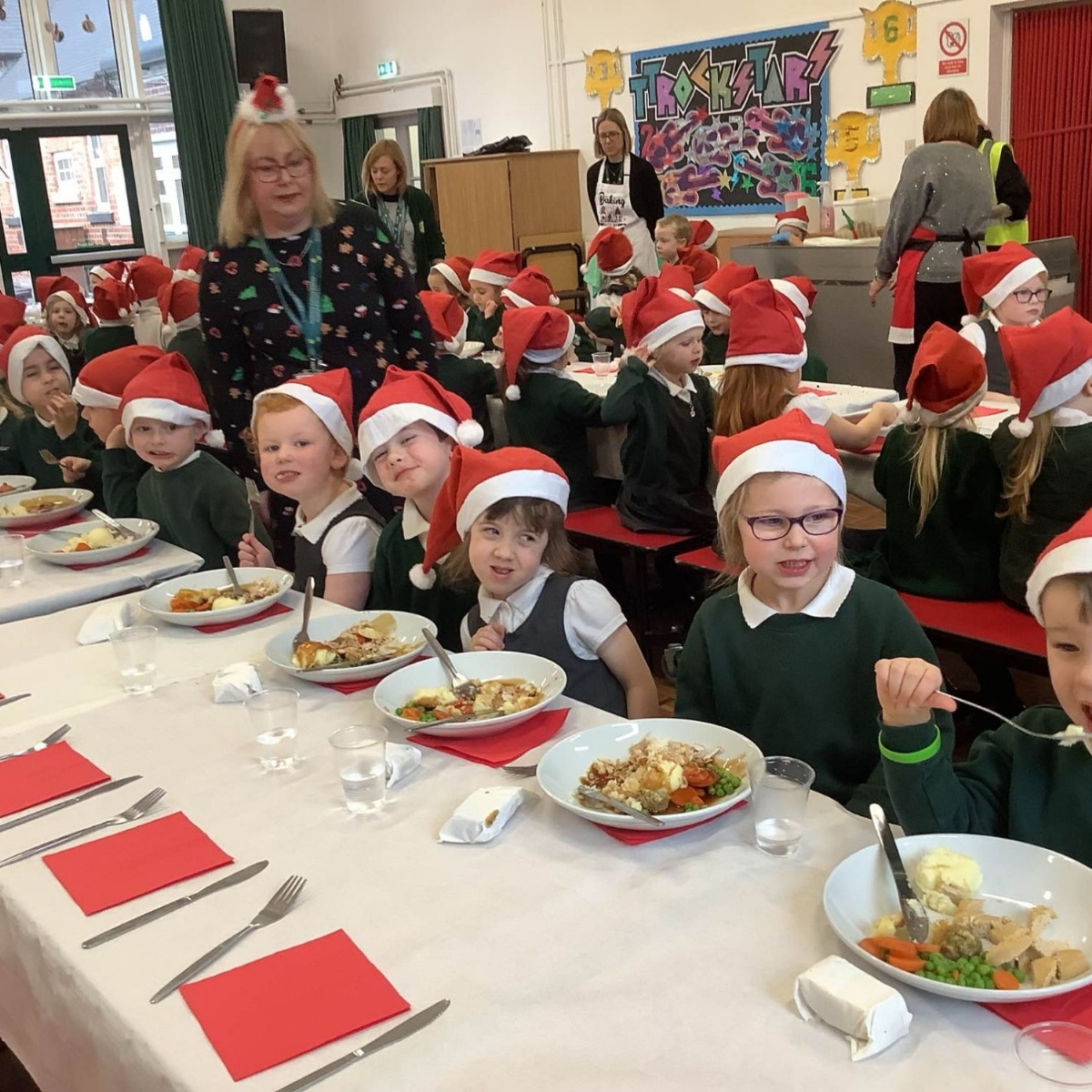 Dosthill Primary Academy - Festive Cheer at Dosthill’s Christmas Dinner Day